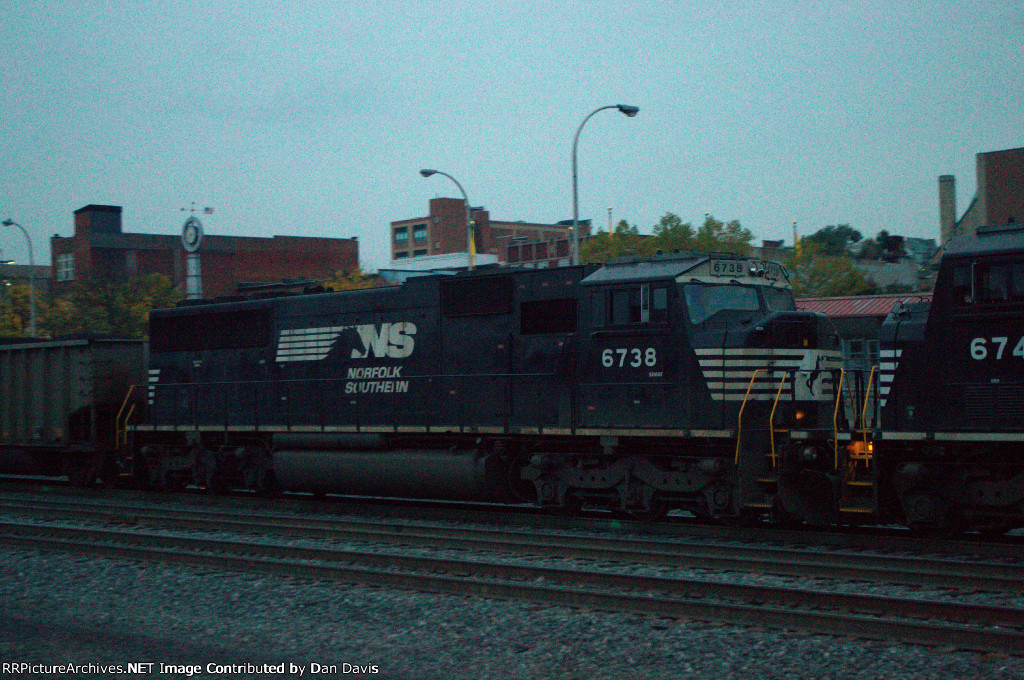 NS SD60I 6738 trails on 614